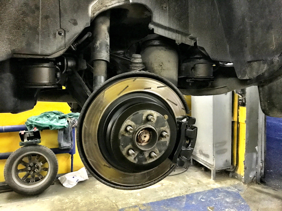 Тормозная система: Замена магистралей к задним суппортам — Land Rover ...