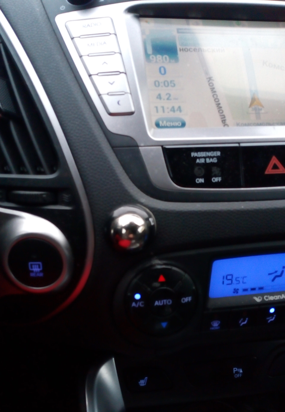 Держатель для телефона 1.0 — Hyundai ix35, 2 л, 2012 года | аксессуары ...