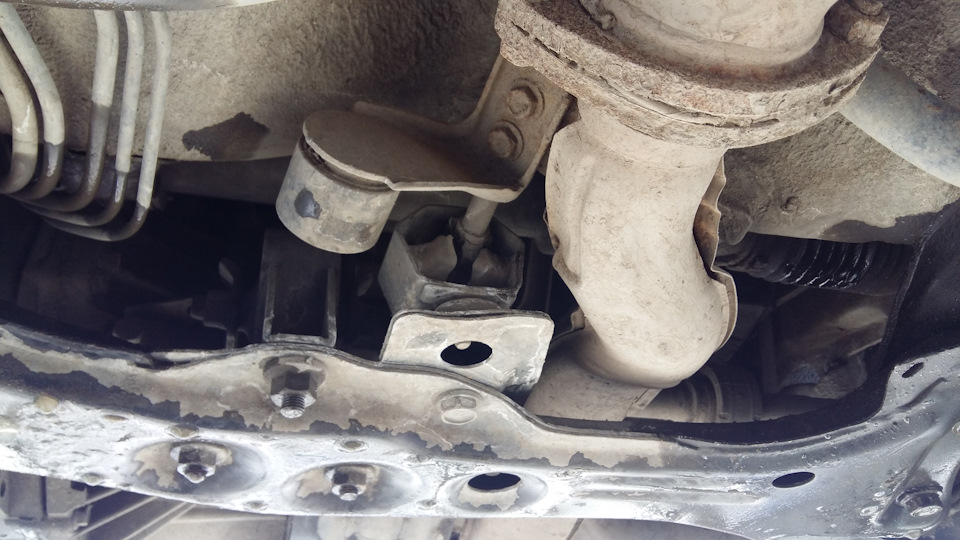 Замена подушки ( кронштейна ) глушителя. — Toyota Corolla Ceres, 1,6 л ...