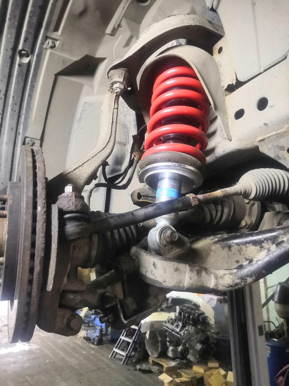 Замена передних пружин и аммортизаторов — Infiniti QX56 (1G), 5,6 л ...