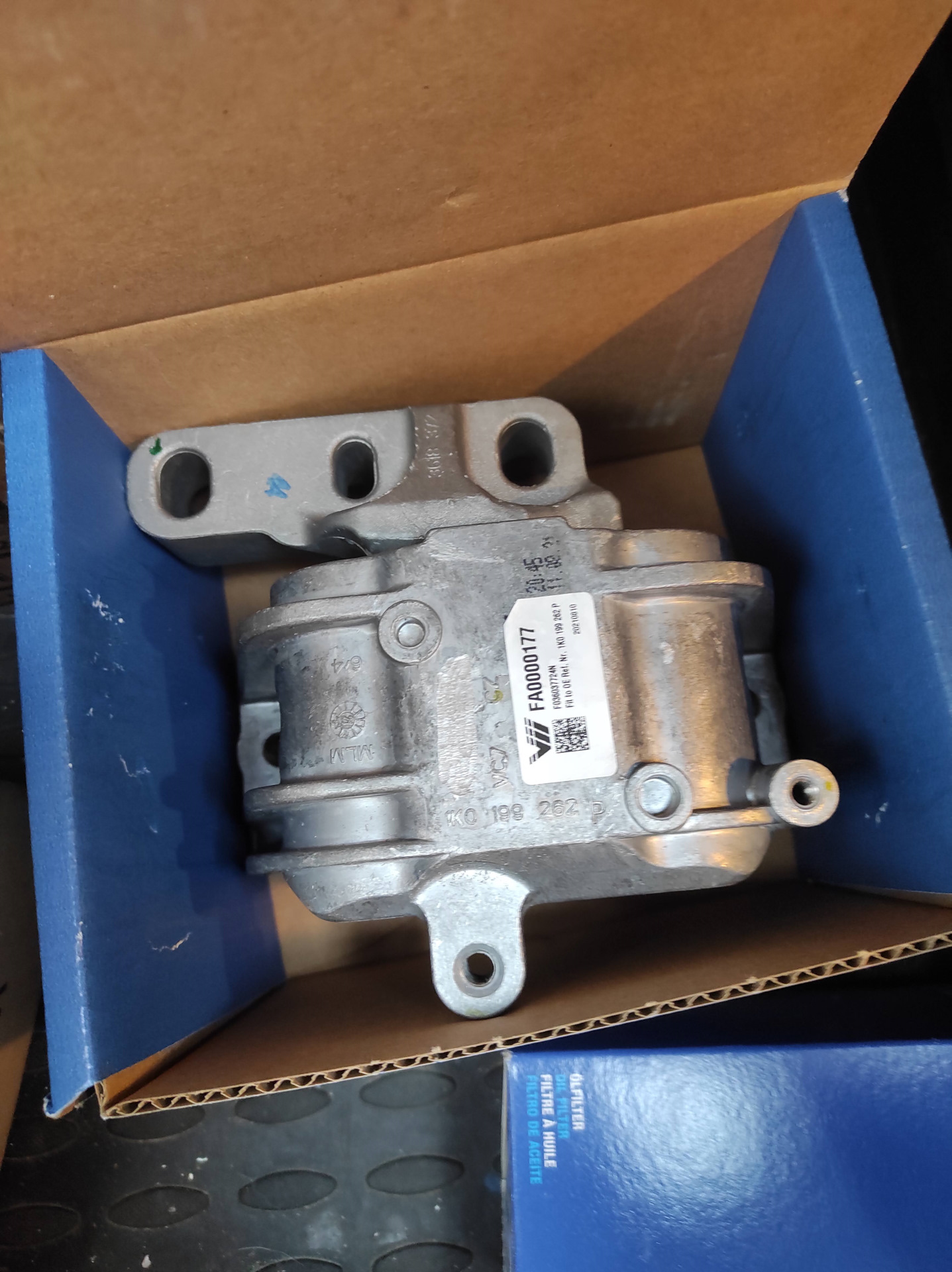 Замена помпы, масла в двигателе, опоры двигателя, тормозных колодок ...