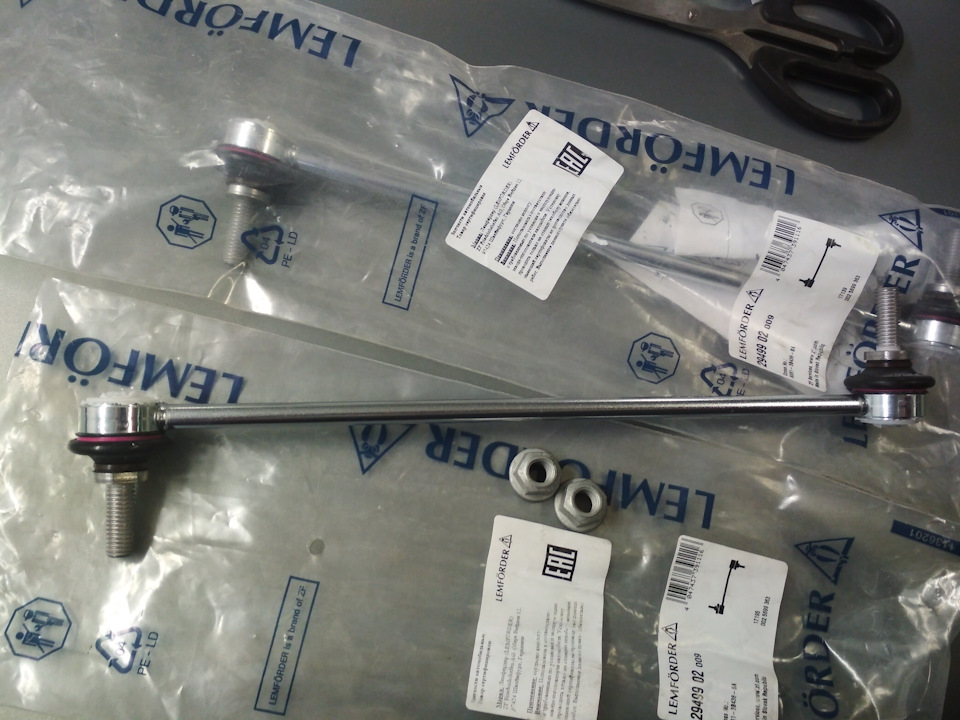 Стойки стабилизатора . — Ford Focus Sedan II, 1,8 л, 2010 года ...