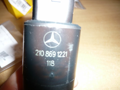 A2108691221 НАСОС ОМЫВАТЕЛЯ ФАР Mercedes | Запчасти на DRIVE2