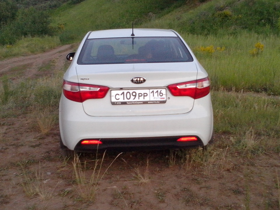 66 — Легкое притемнение задних фонарей. — KIA Rio (3G), 1,4 л, 2013 ...