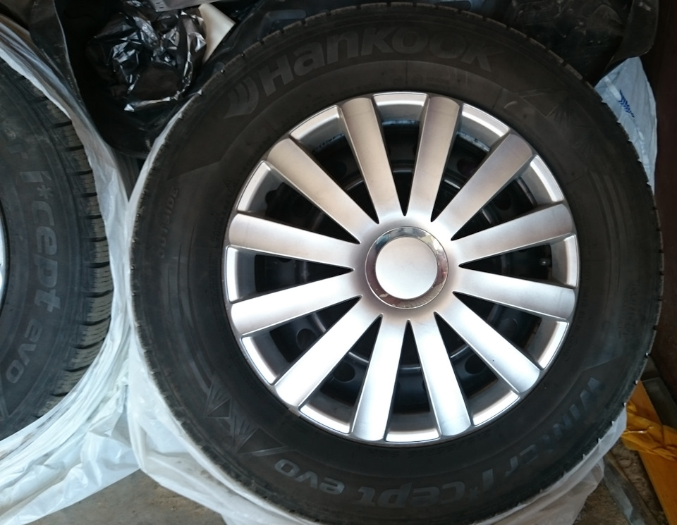 Шины зимние нешипованные Hankook 215/65 R16, штампованные диски 16 на ...