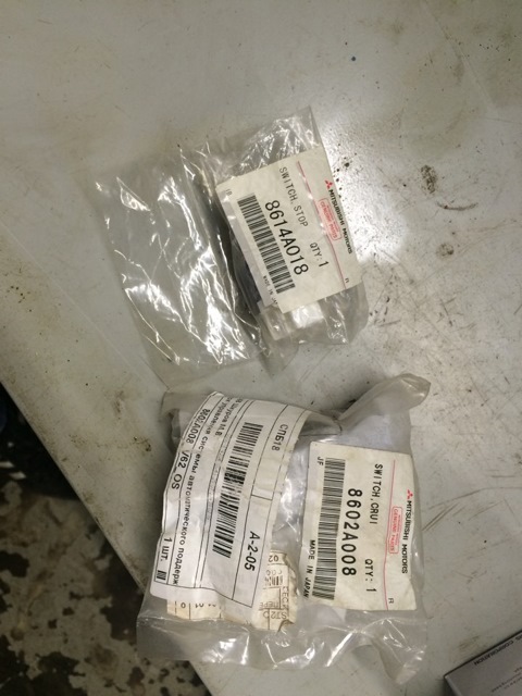 8614A018 ДАТЧИК ВКЛЮЧЕНИЯ СТОПСИГНАЛА MITSUBISHI PAJERO/MONTERO III (V6 ...