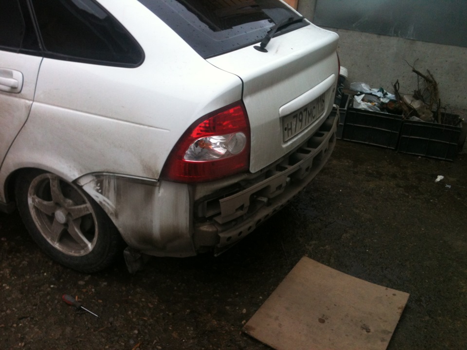 Задний бампер) — Lada Приора хэтчбек, 1,6 л, 2011 года | кузовной ...