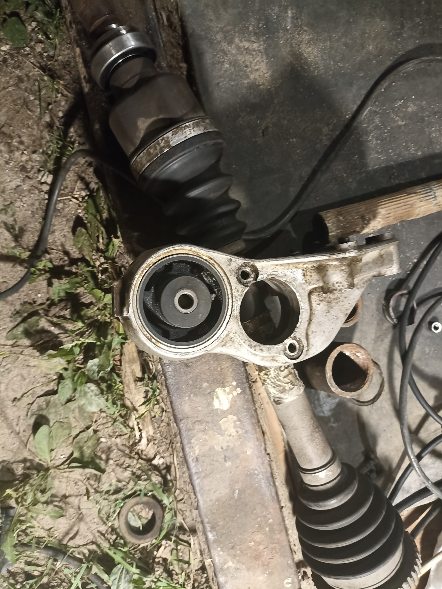 Замена подшипника правого привода(подвесного) — Peugeot 206, 1,4 л ...