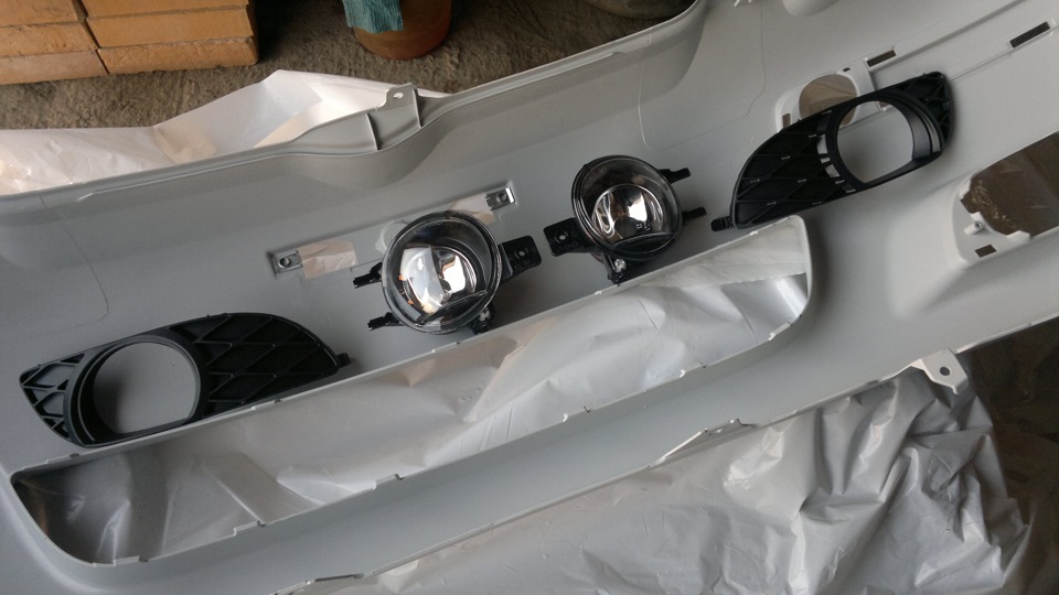 Взгляд с синевой (новые лампочки и туманки) — Toyota Vitz (10), 1 л ...