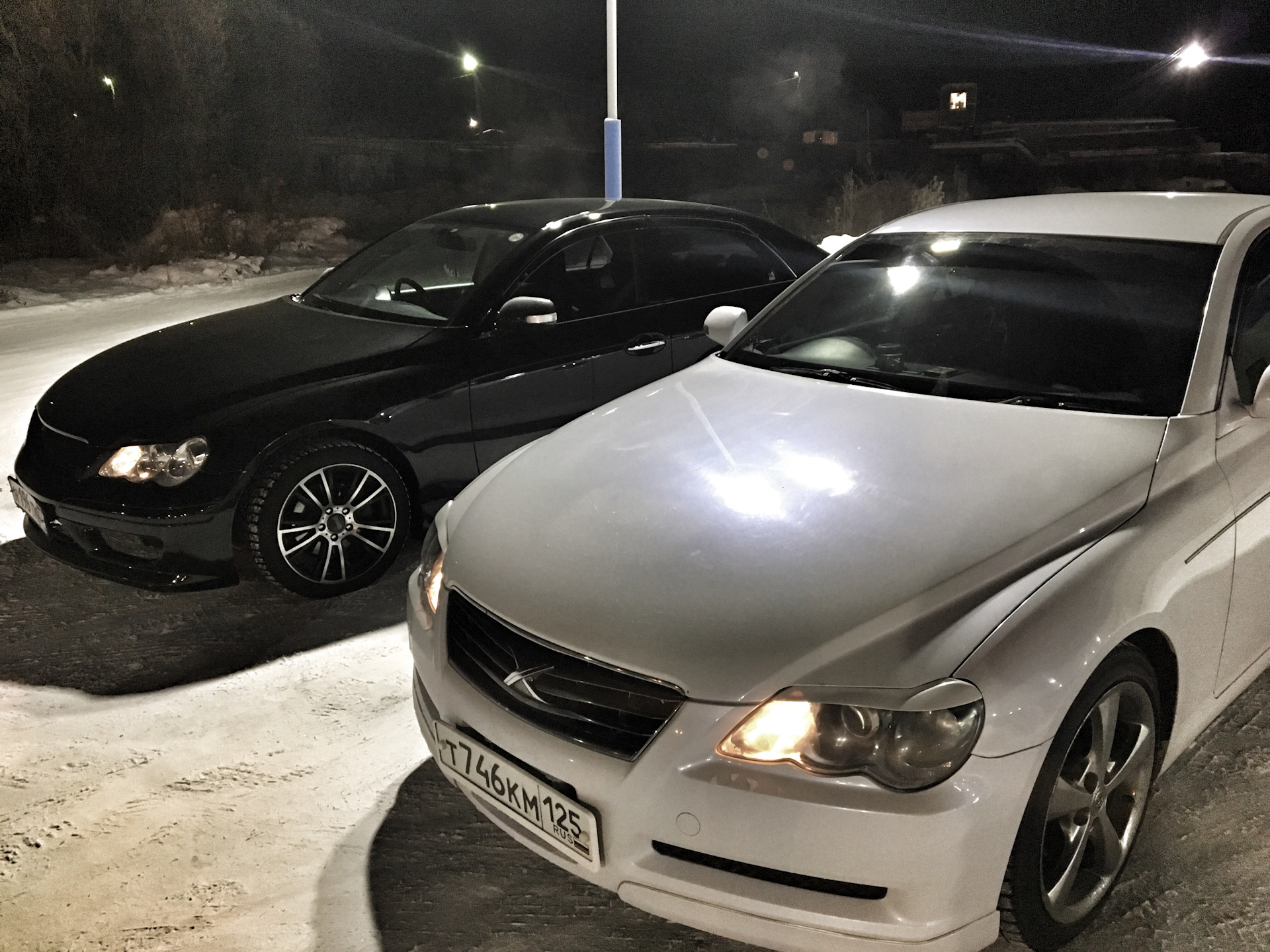 Просто решили с другом сфотографировать машины — Toyota Mark X (GRX120 ...