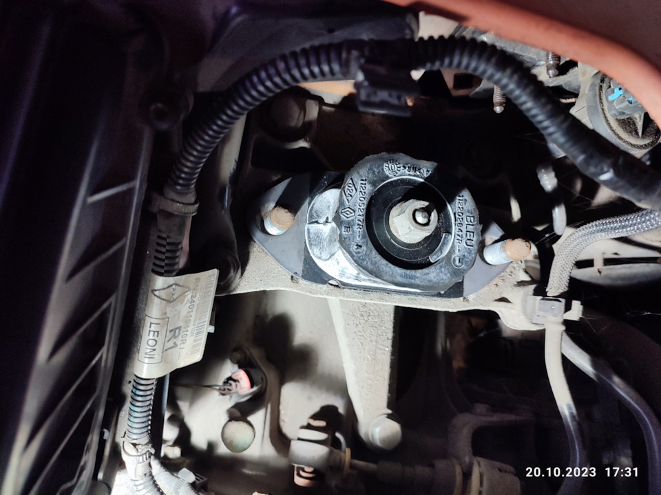 112205217R Опора перед левая для креплен дв RENAULT | Запчасти на DRIVE2