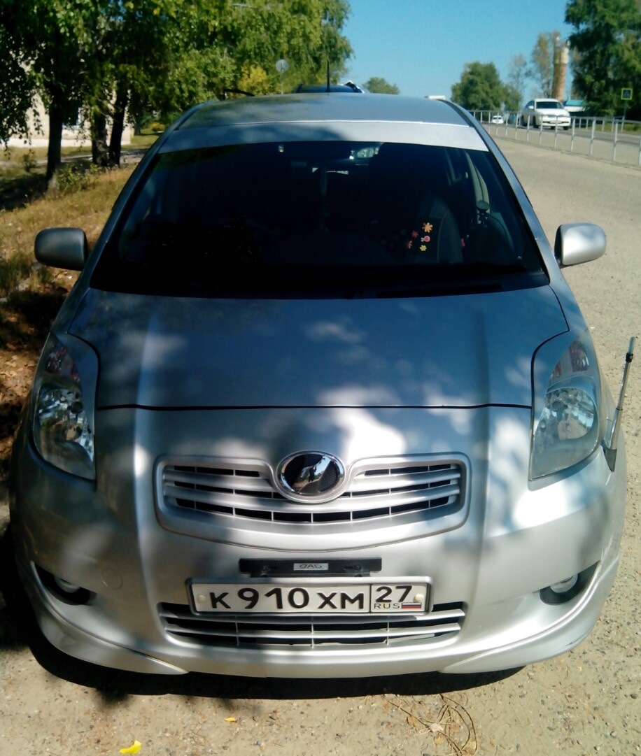 лобовуха — Toyota Vitz (90), 2005 года | аксессуары | DRIVE2