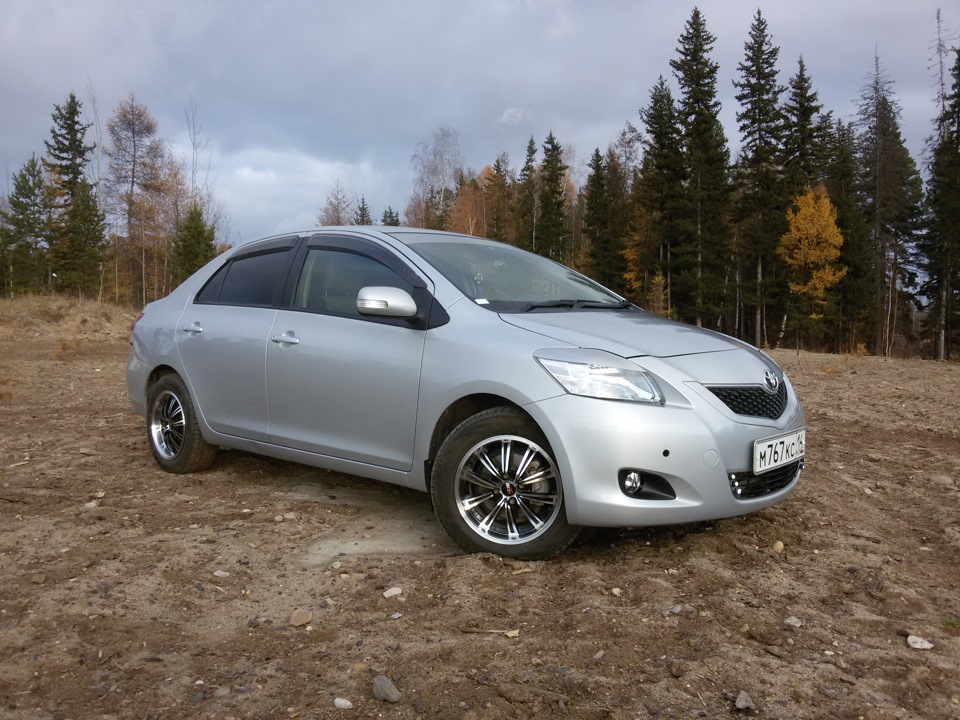 Осенние Фото! — Toyota Belta, 1 л, 2010 года | фотография | DRIVE2