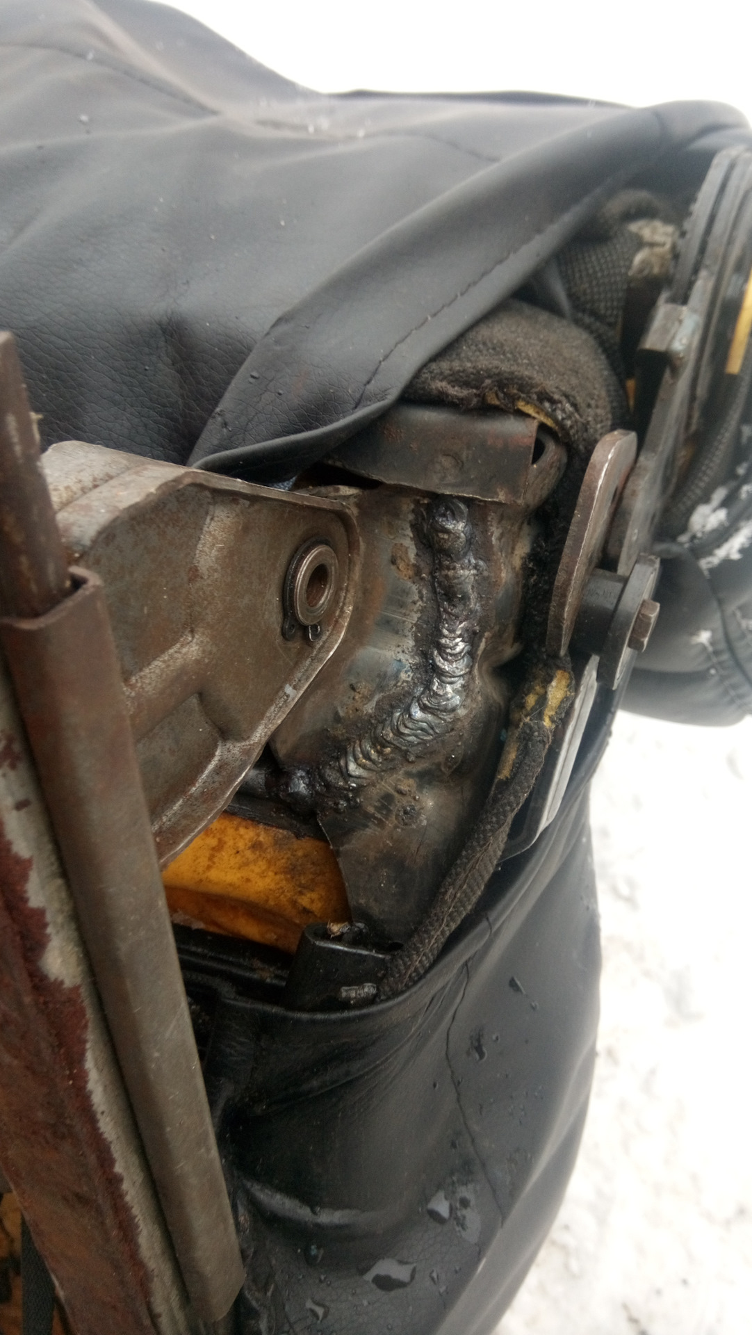 Толстух не вожу — ломаются сидения… — Lada Приора седан, 1,6 л, 2008 ...