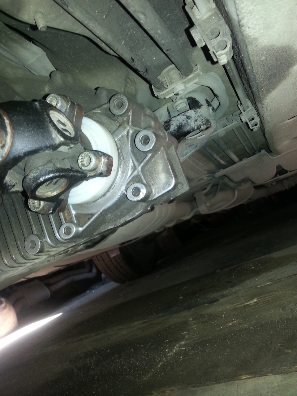 Замена сальника фланца раздатки! — BMW X3 (E83), 2,5 л, 2006 года ...
