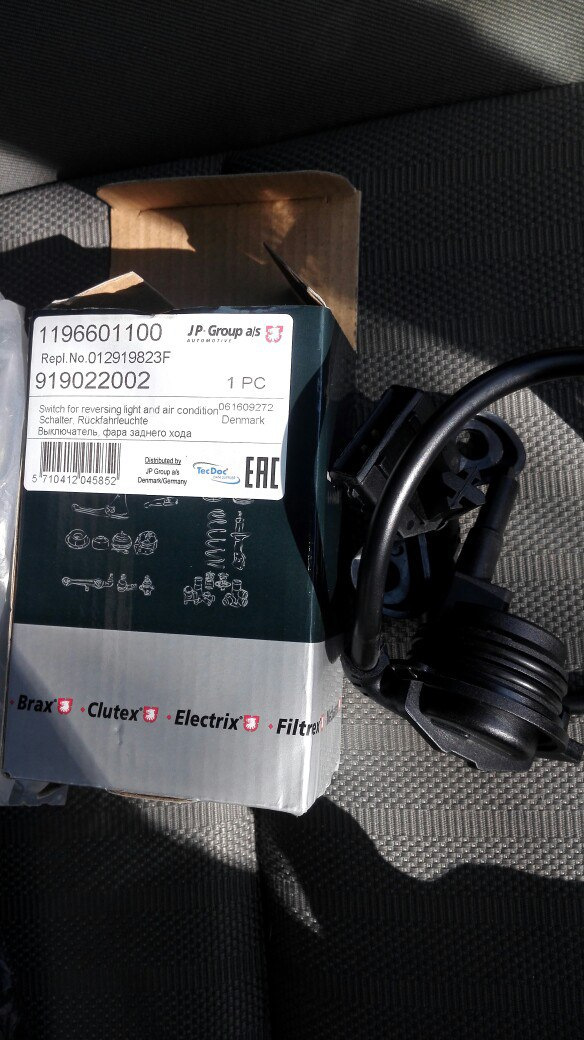1196601100 Выключатель, фара заднего хода JP GROUP | Запчасти на DRIVE2