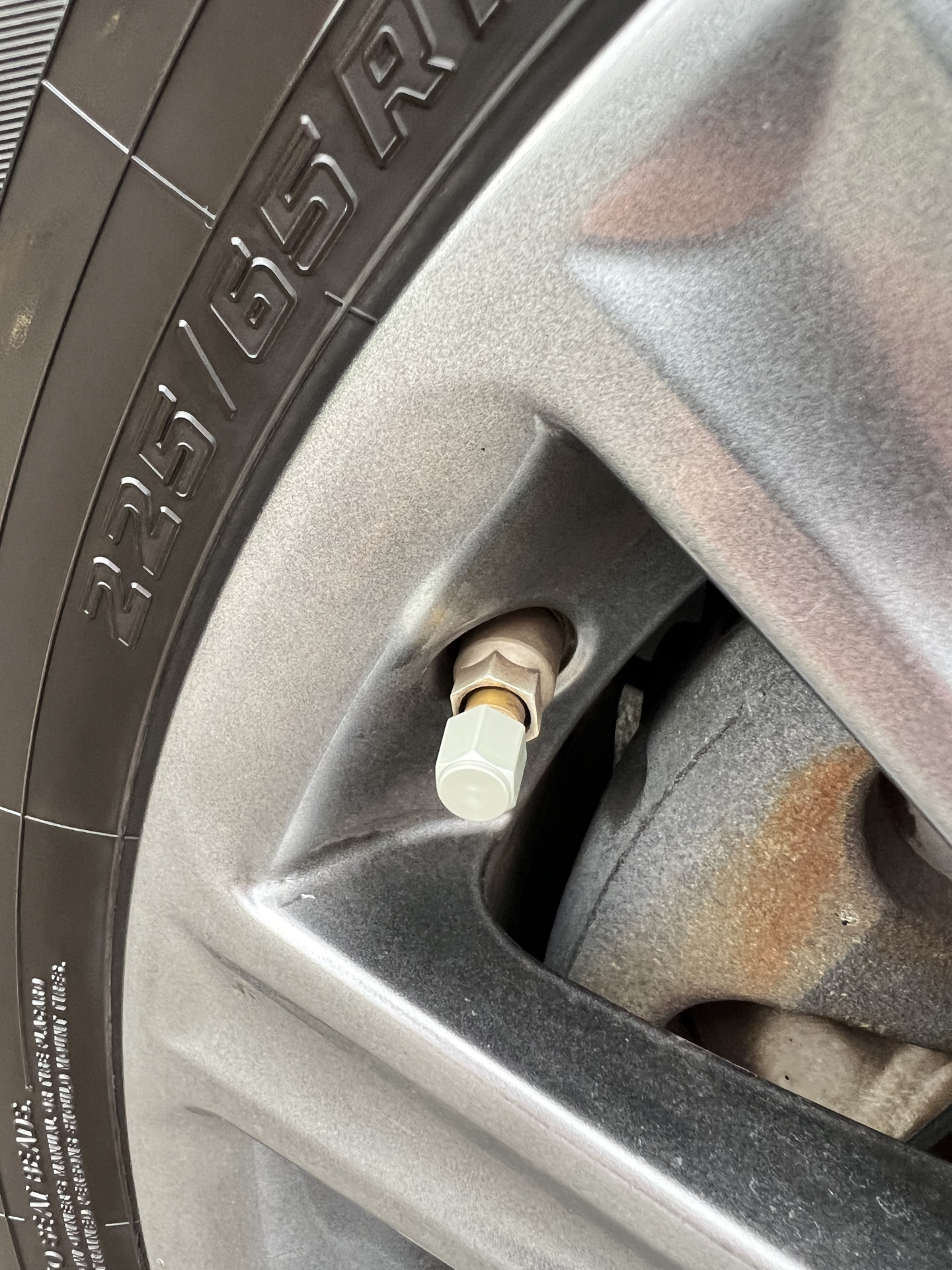 Оригинальные колпачки для ниппеля Lexus/Toyota 🛞 — Lexus NX (1G), 2 л ...