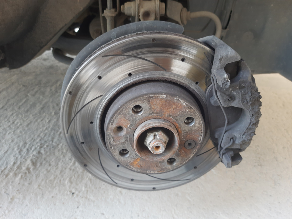 Новые колодки, коврики, пол.BREMBO оказались не очень)) — Lada XRAY, 1 ...
