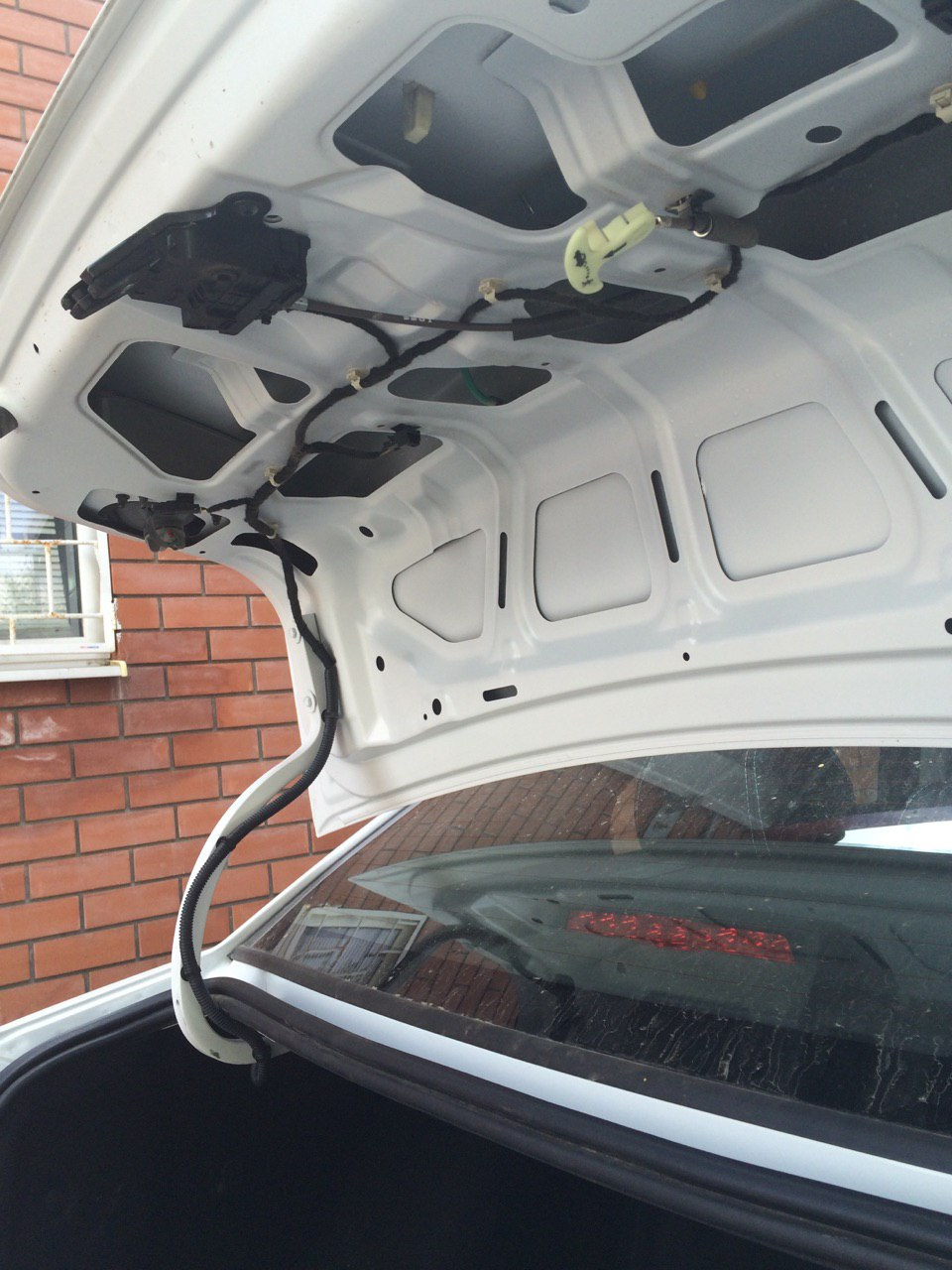 Кнопка багажника — Chevrolet Cruze (1G), 1,8 л, 2013 года | своими ...