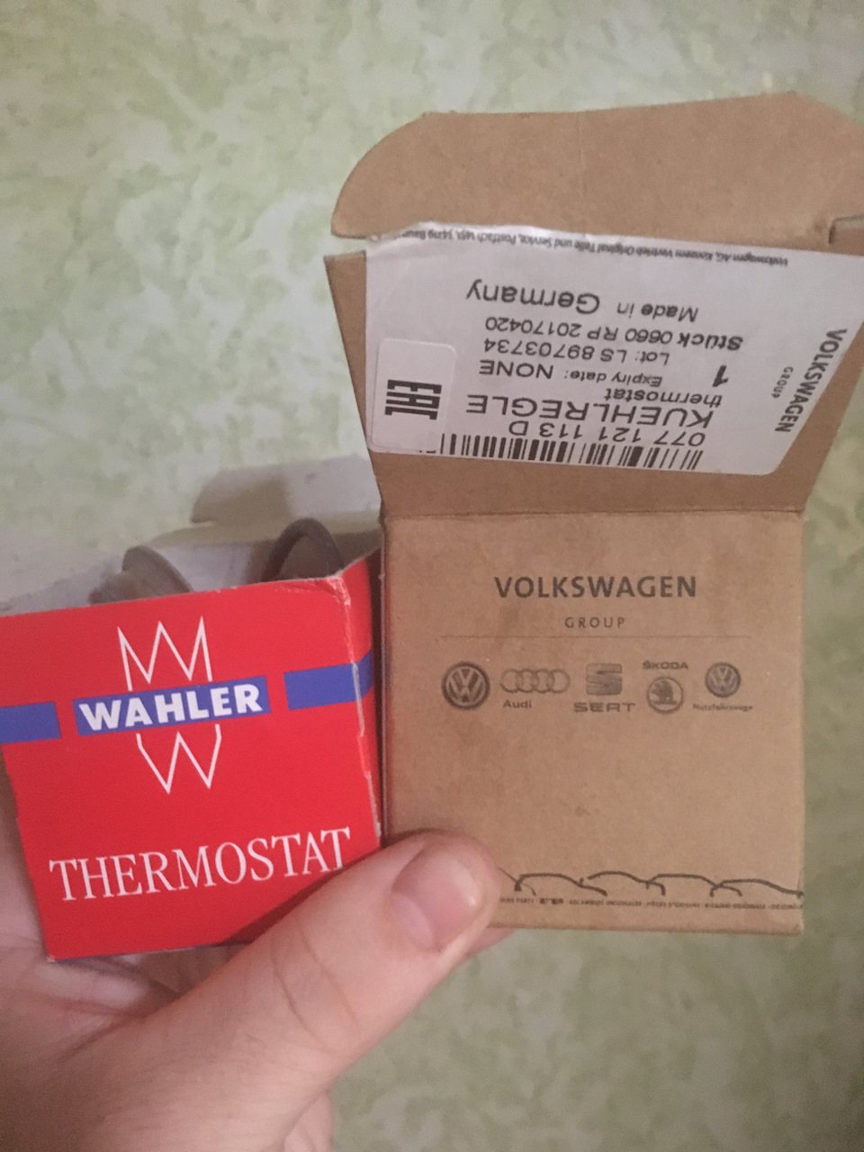 077121113D Термостат (82*C) / AUDI A8 3,7 — 4,2 03 ~ / VW Phaeton ...