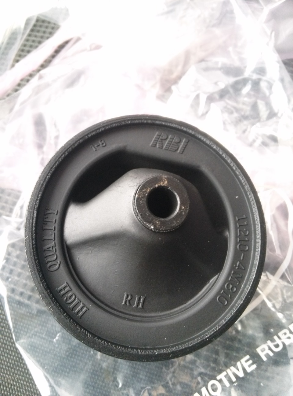 заменил правую подушку двигателя — DRIVE2