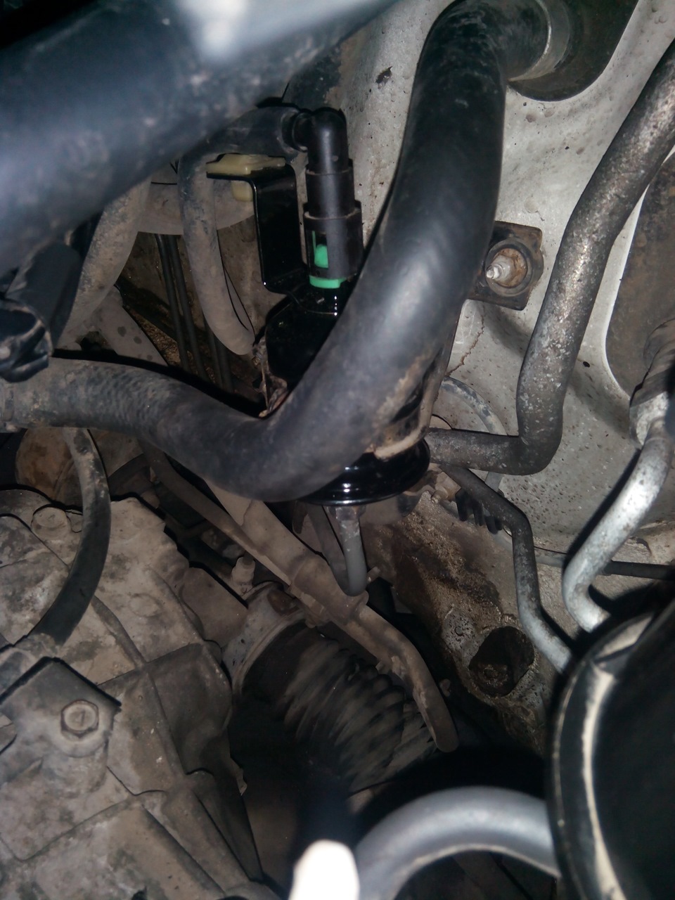 Замена топливного фильтра+по мелочи — Toyota Ipsum (10), 2 л, 1998 года ...