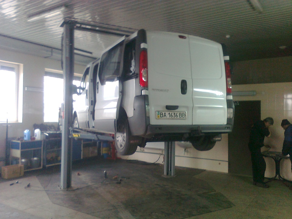 замена троса ручника — Renault Trafic (2G), 2,5 л, 2009 года | визит на ...