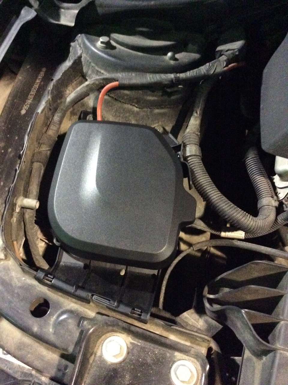 Недостающая крышка или порядок под капотом! — BMW 1 series (F20), 1,6 л ...