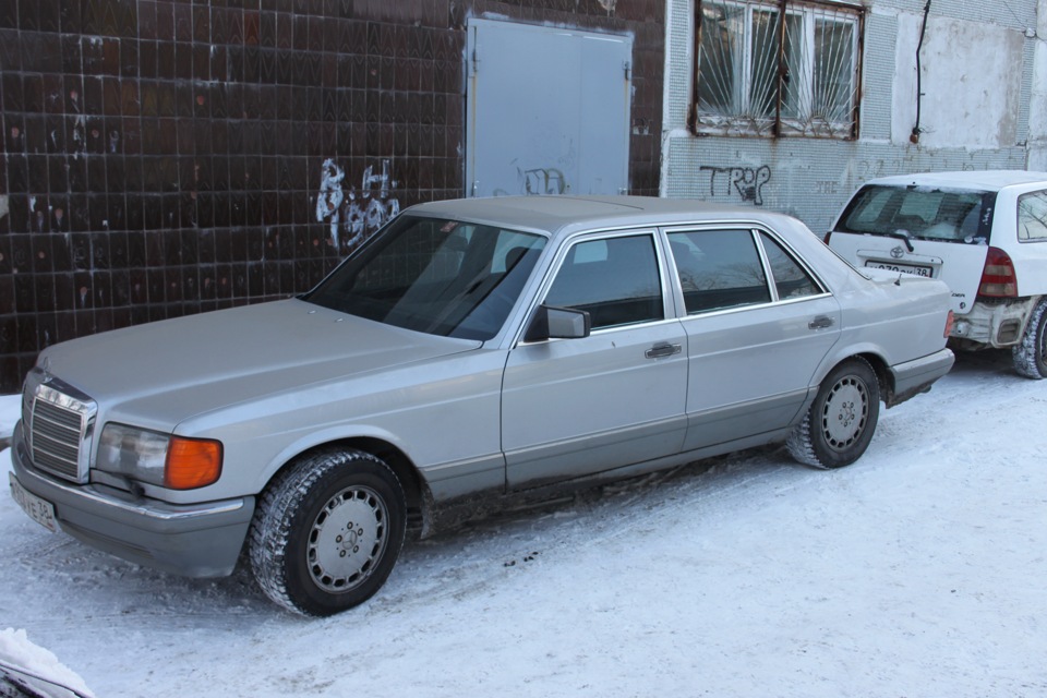 Встреча с собратом. — Mercedes-Benz S-Class (W126), 3 л, 1990 года ...