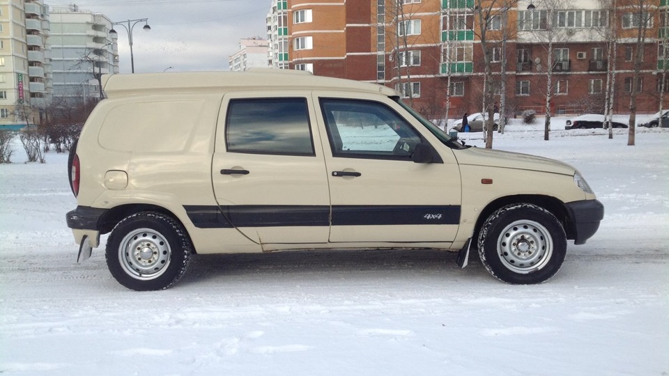 Шильдик, Эмблема Нива Шевроле — Chevrolet Niva (1G), 1,7 л, 2006 года ...