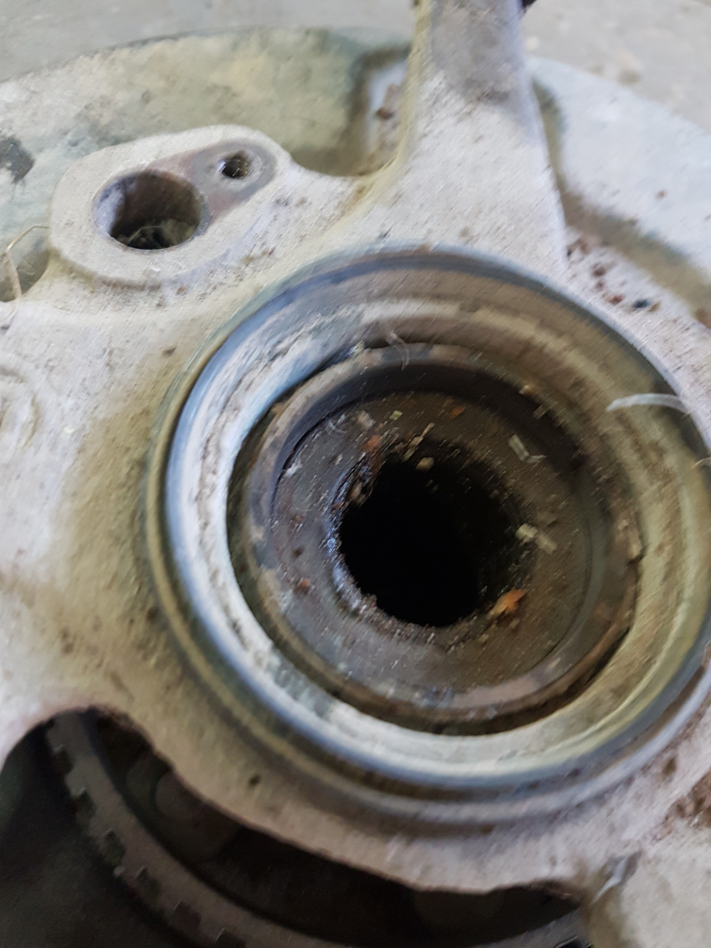 31. Переборка поворотного кулака и замена нижних шаровых… — Great Wall ...