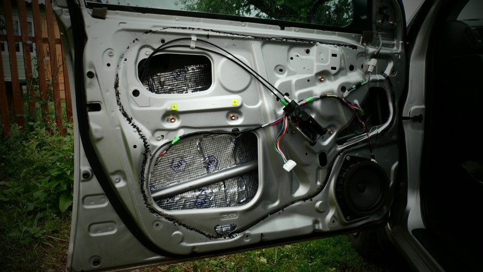 Шумка (двери) — Toyota Corolla (120), 1,4 л, 2004 года | просто так ...