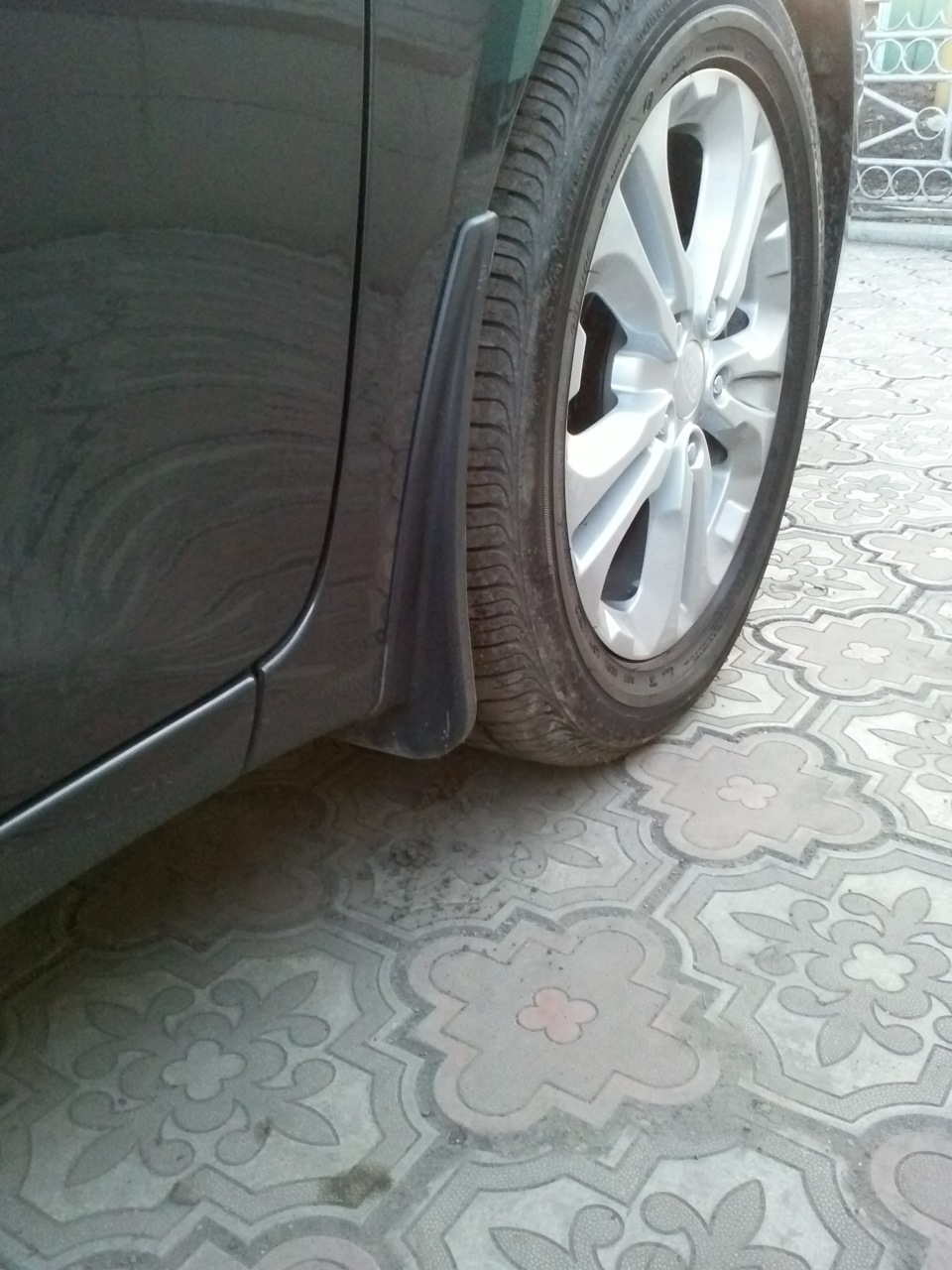 Оригинальные удлинённые брызговики. — KIA Ceed SW (2G), 1,6 л, 2012 ...