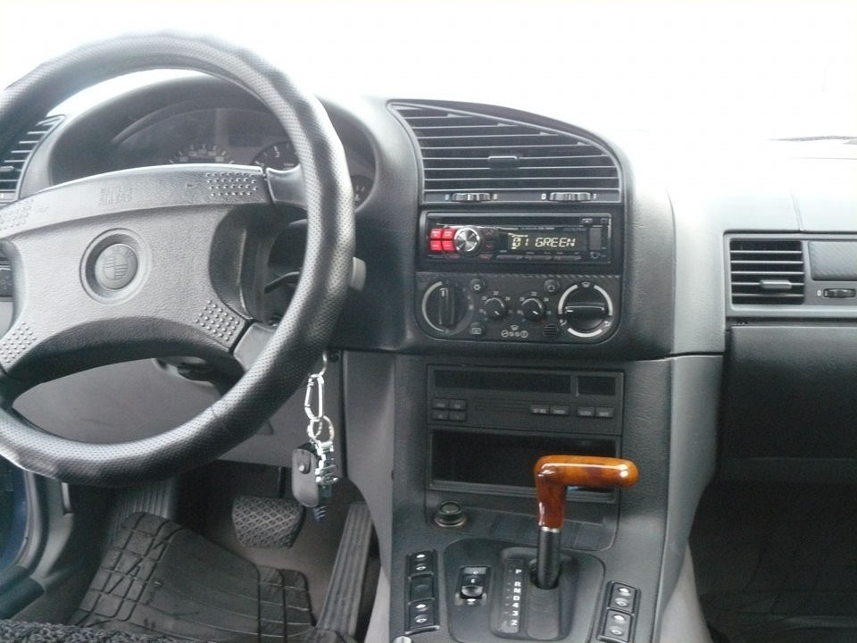 8. Магнитола ALPINE CDE-120 RR — BMW 3 series (E36), 2,5 л, 1994 года ...