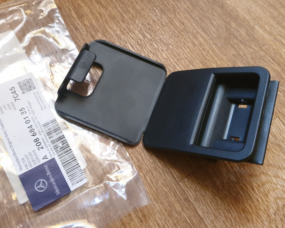 Ручка для жесткого коврика багажника A 208 684 01 35 7c45 — Mercedes ...