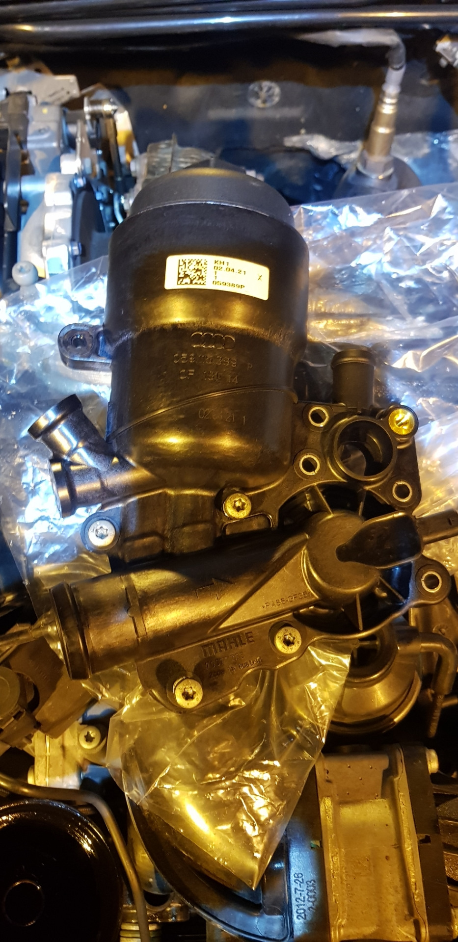 Замена корпуса маслянного фильтра — Audi Q7 (1G), 3 л, 2012 года ...