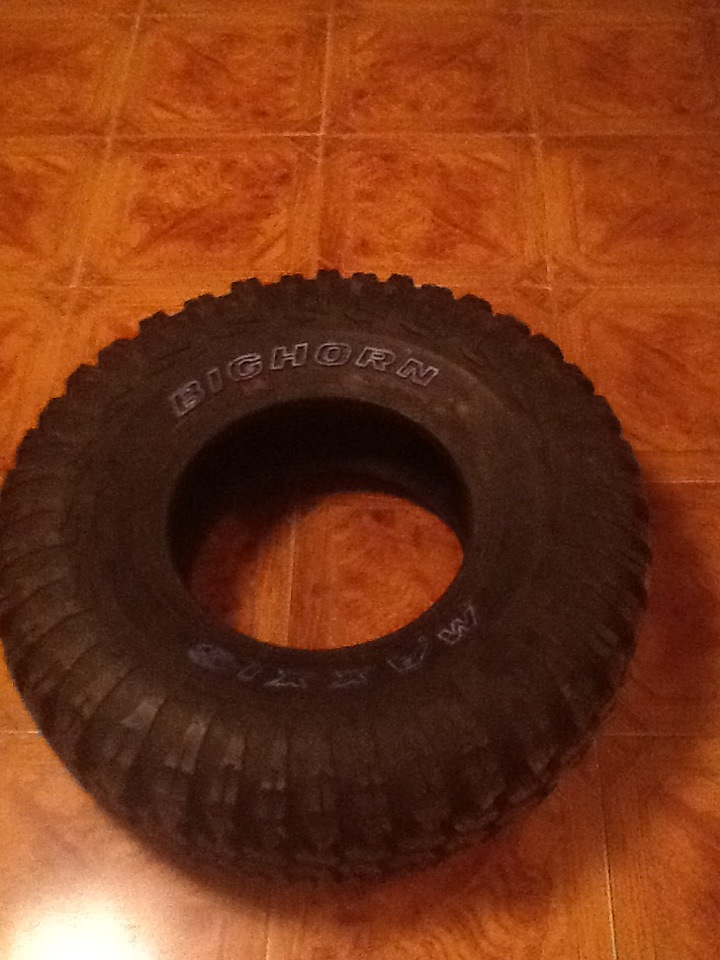 Maxxis 33-12,5-Р15 — УАЗ 31512, 4,2 л, 1992 года | шины | DRIVE2