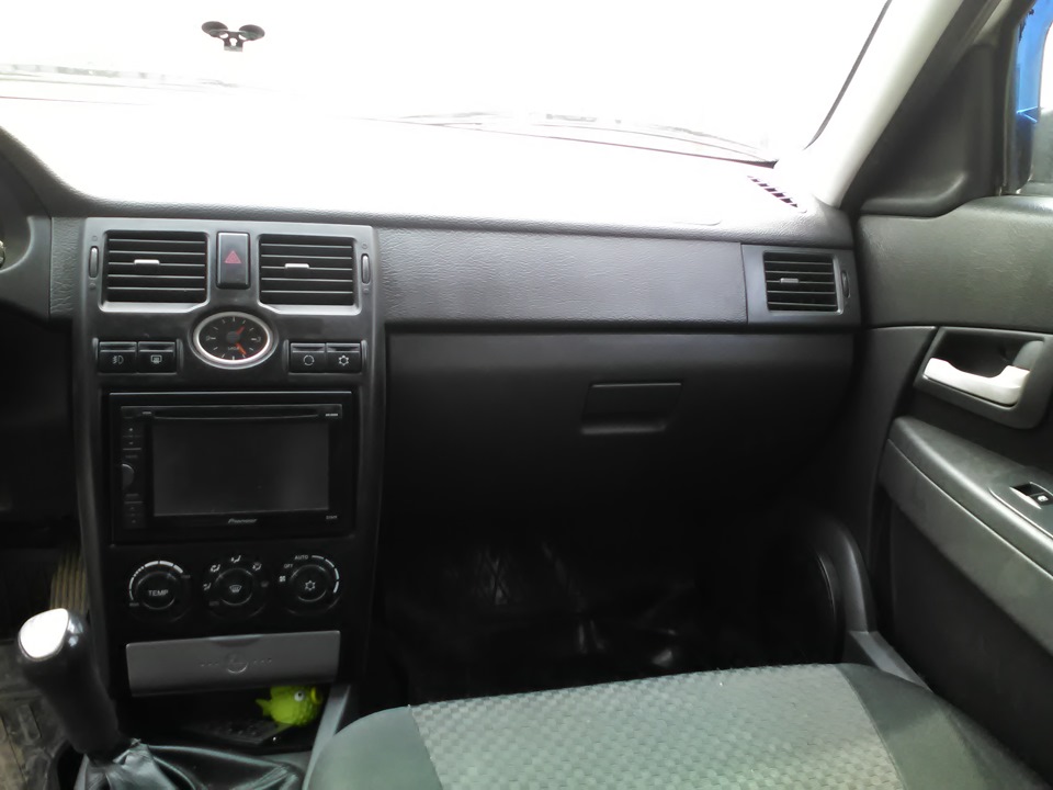 небольшой девайс — Lada Приора хэтчбек, 1,6 л, 2011 года | автозвук ...