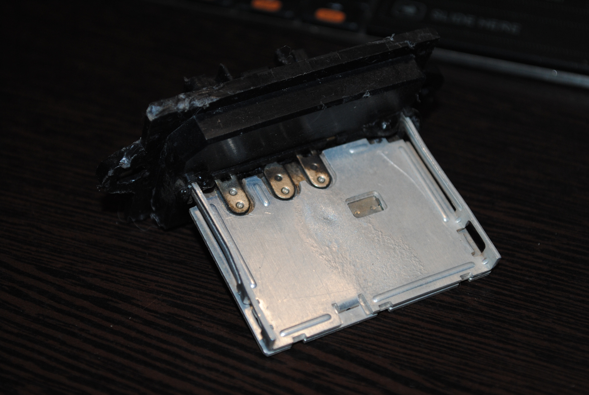 Заменил регулятор скоростей вентилятора салона — Nissan Note (1G), 1,4 ...