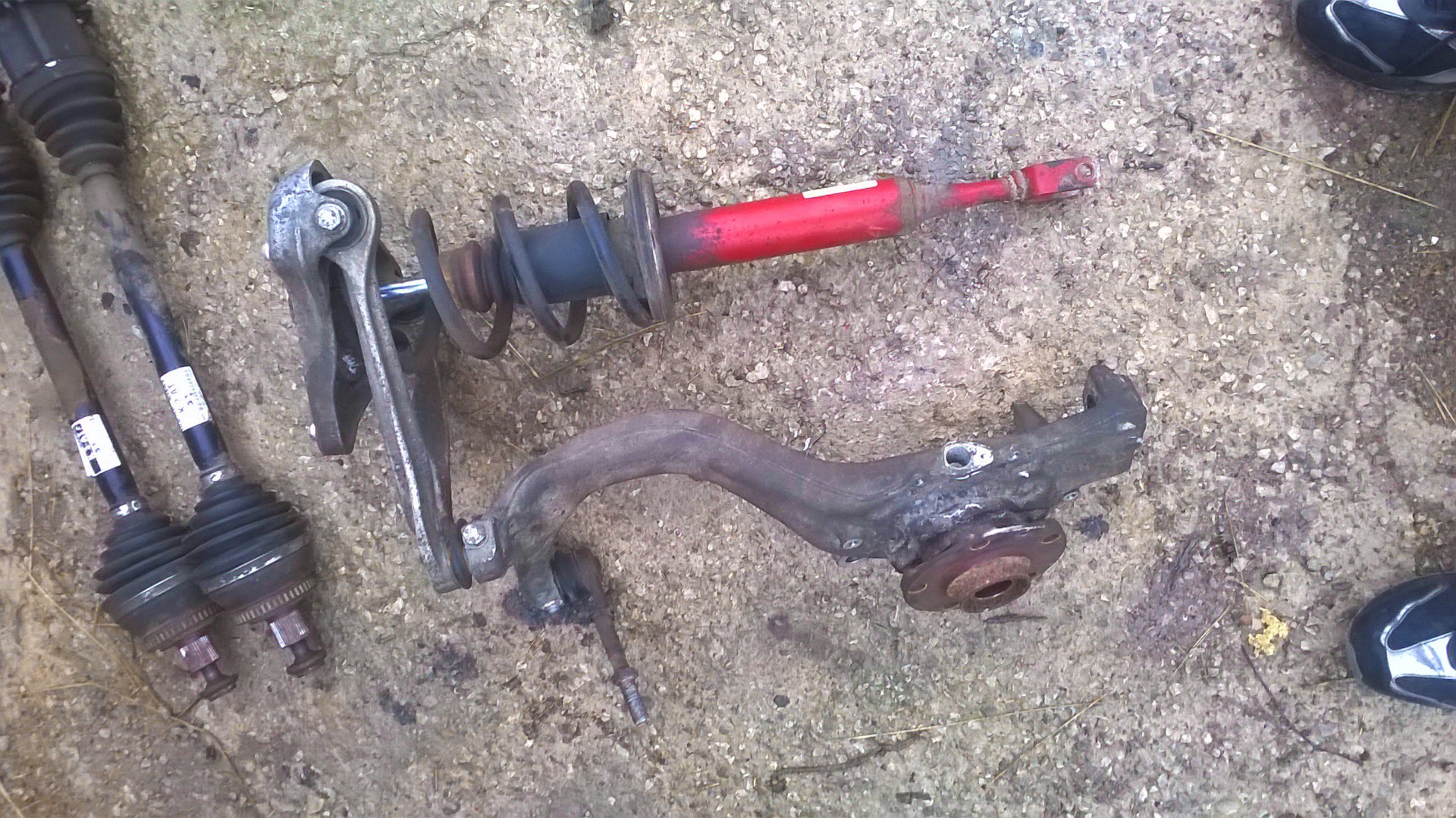 Поворотный кулак — Audi A4 (B7), 1,8 л, 2007 года | запчасти | DRIVE2