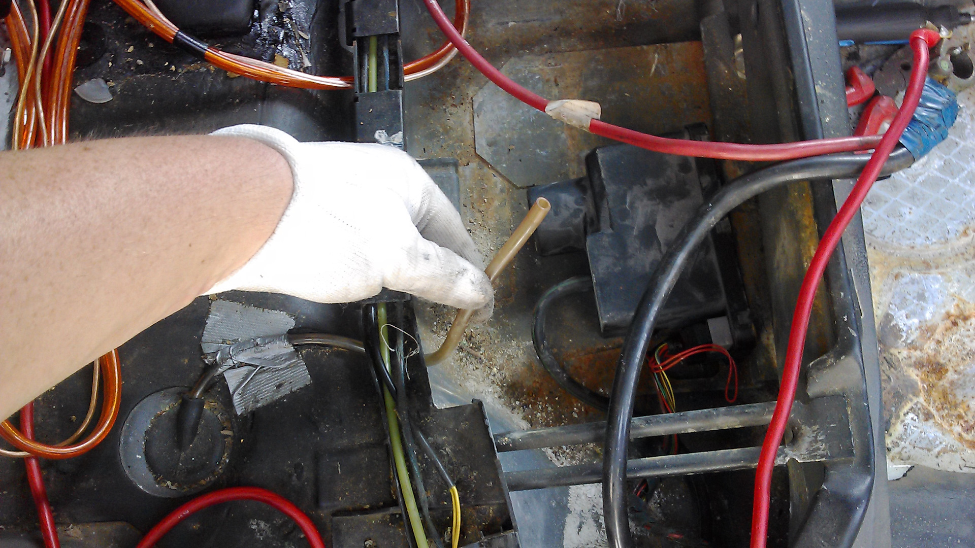 Нужна подсказка по вакуумным трубкам — Audi 100 (C4), 2,8 л, 1993 года ...