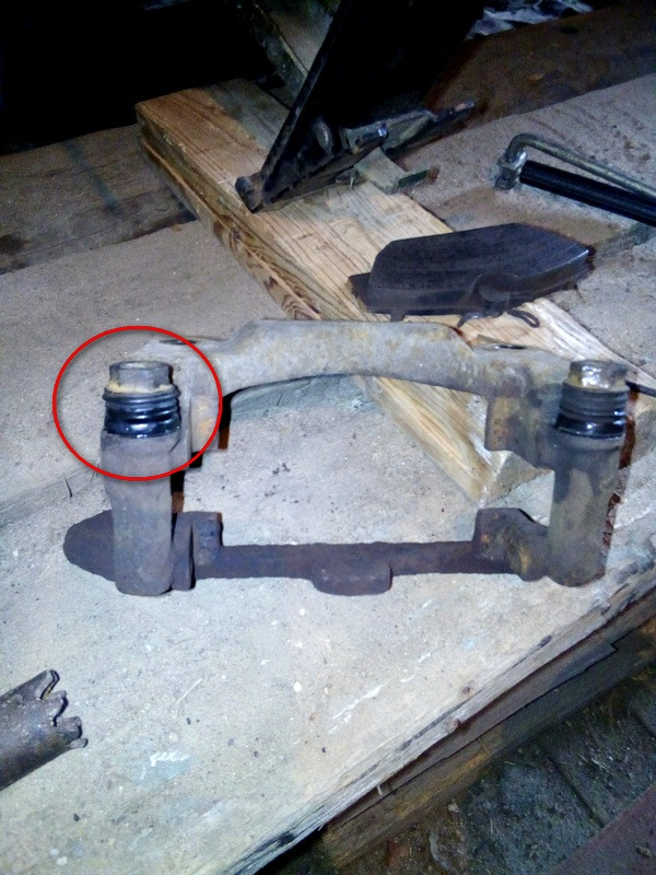 Пыльник направляющей переднего суппорта — Renault Safrane, 2 л, 1999 ...