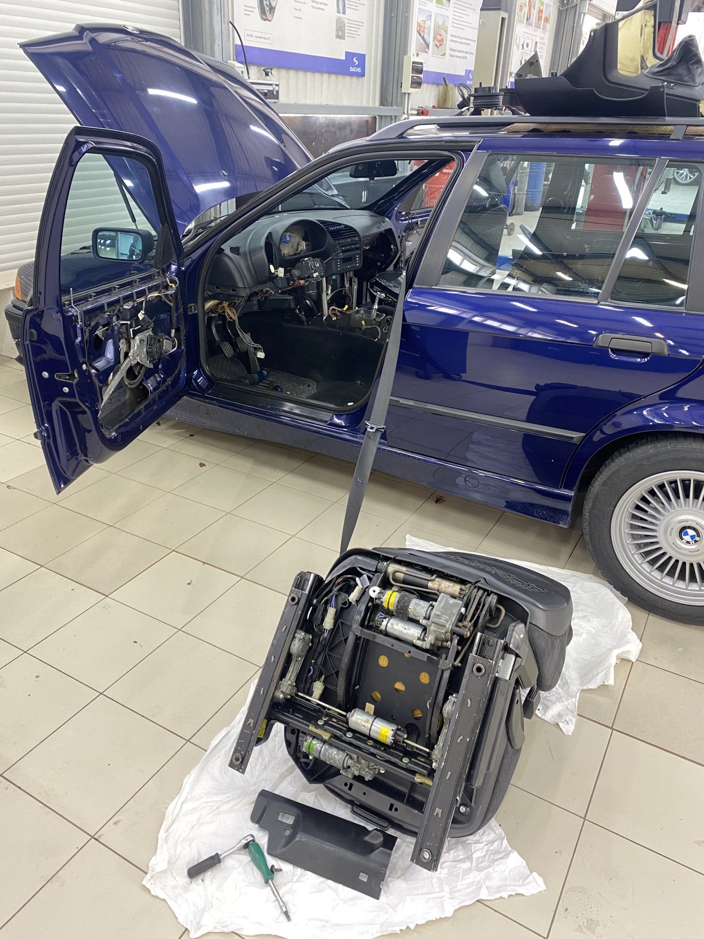 Шестерня привода спинки сиденья BMW E36 — BMW 3 series Touring (E36), 1 ...