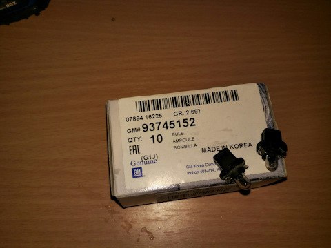 93745152 Лампочка подсветки приборной панели 5 Вт GM | Запчасти на DRIVE2