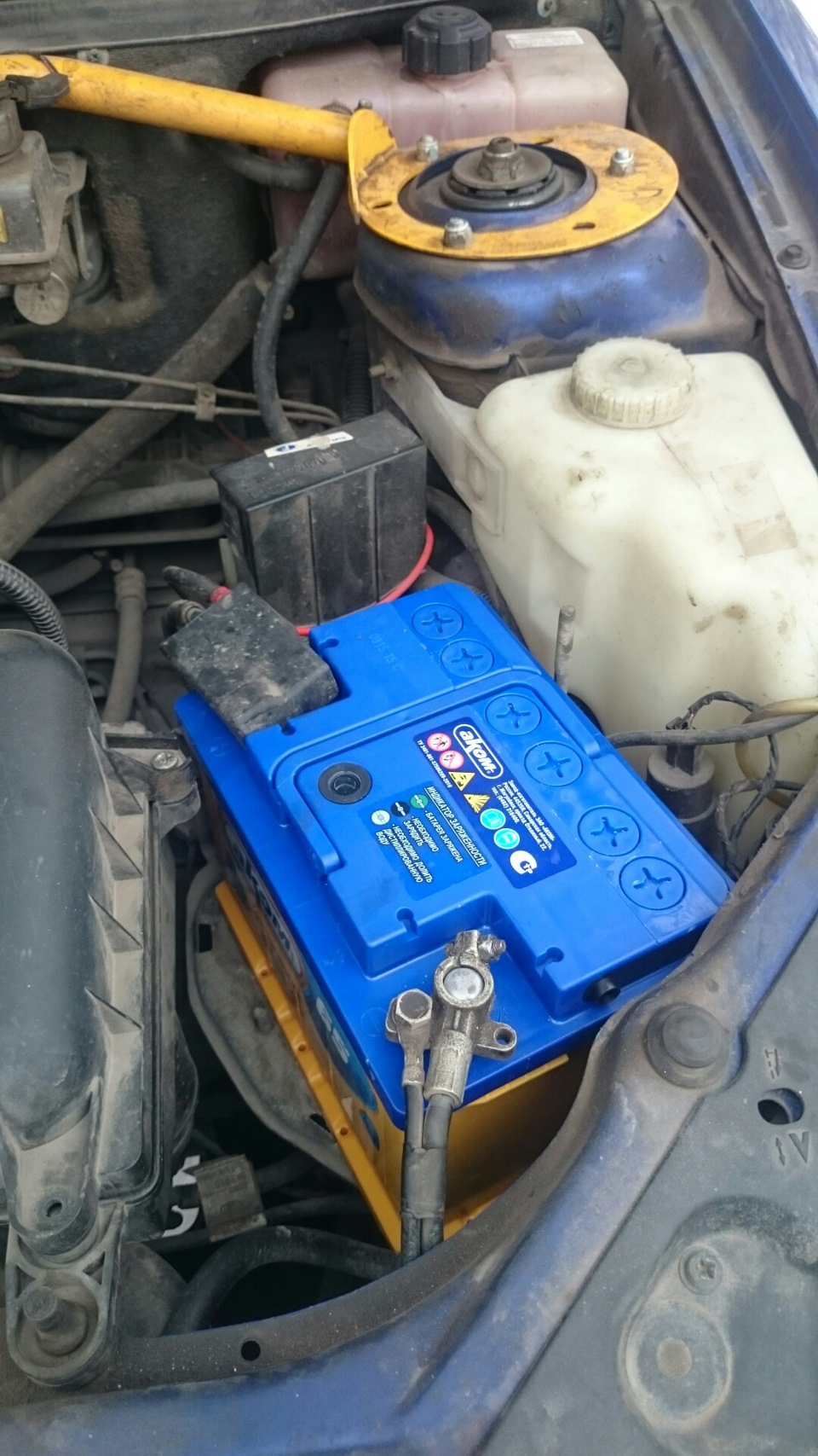 Новый аккумулятор. — Lada Приора универсал, 1,6 л, 2010 года ...