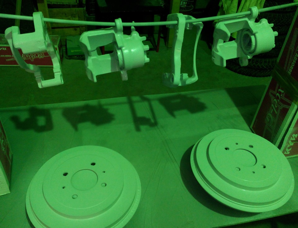 Покраска суппортов и барабанов — Mitsubishi Cedia, 1,8 л, 2001 года ...