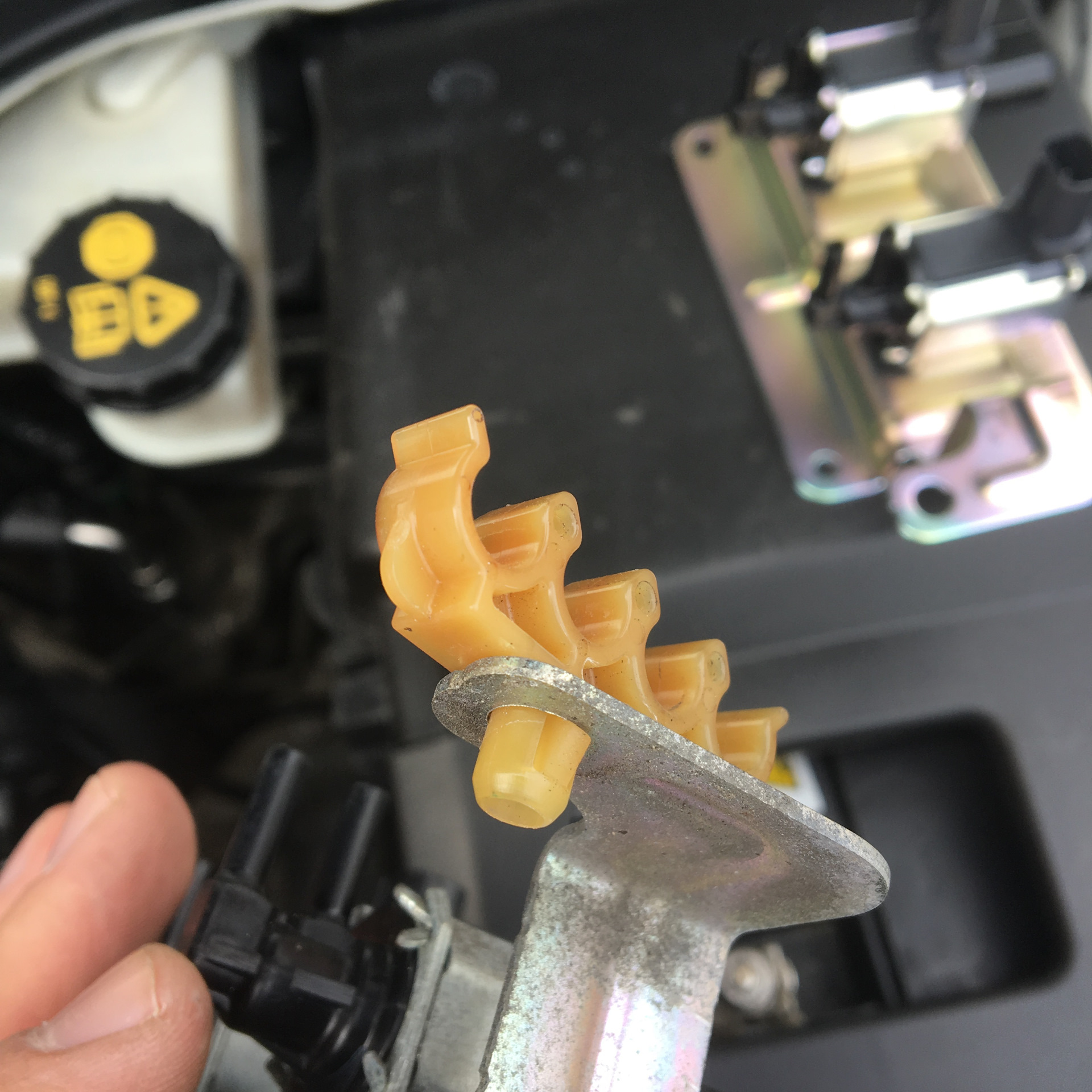 Электромагнитный клапан впускного коллектора — Volvo S40 II, 2.0 л ...