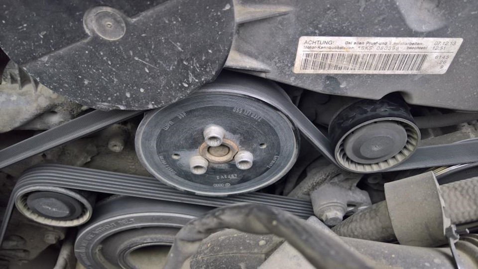 Замена водяной помпы. — Volkswagen Touareg (1G), 3 л, 2007 года ...