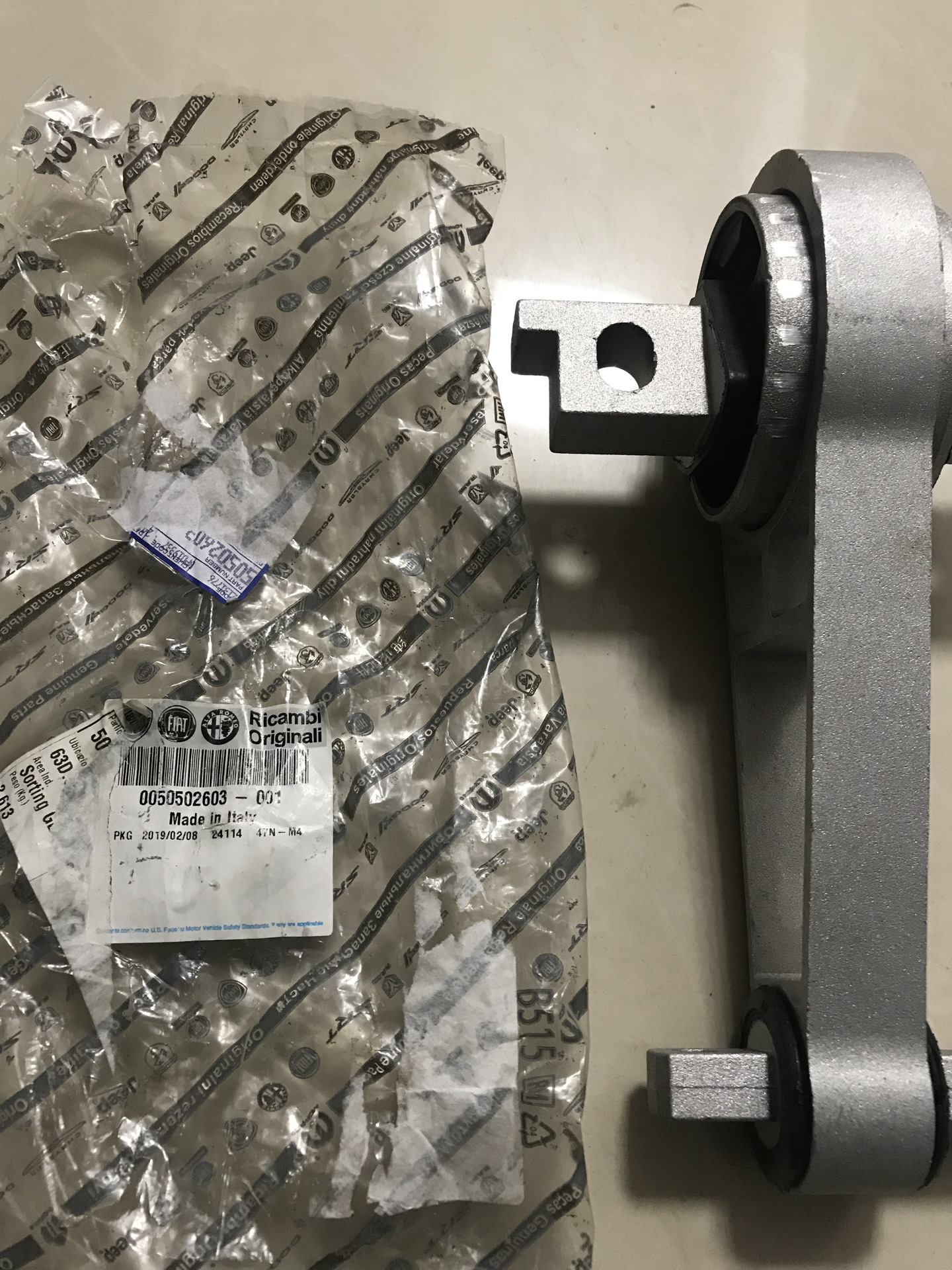 Замена подушки двигателя — Alfa Romeo 159, 1,8 л, 2009 года | запчасти ...