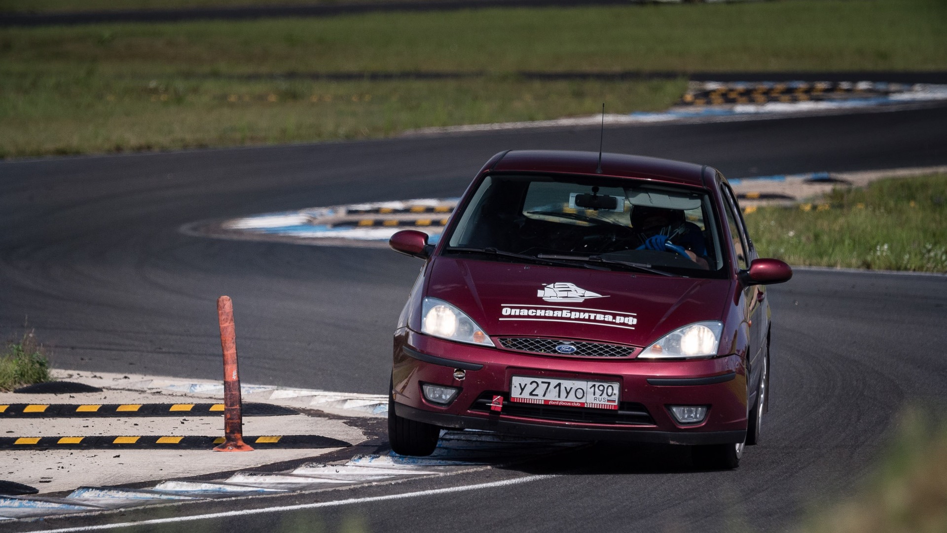 Ford Focus Hatchback I 1.8 бензиновый 2004 | brothers in spirit на DRIVE2